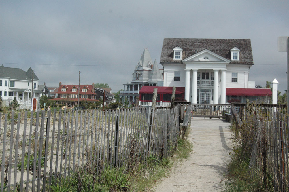 Peter Shields awaits you – Cape May Picture of the Day